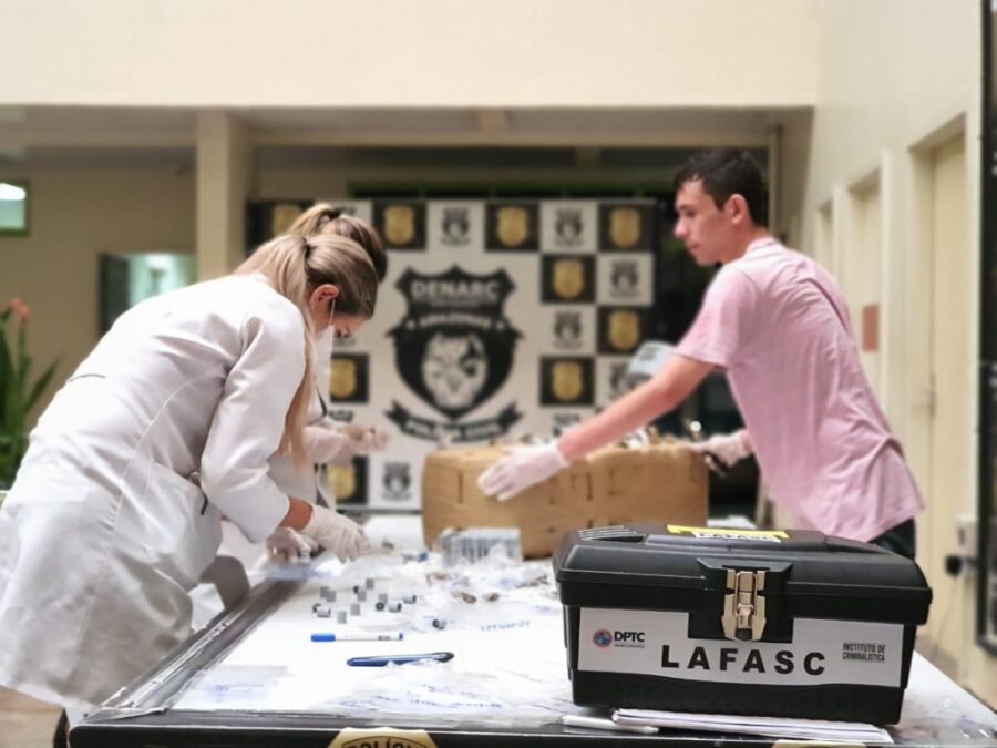 Laboratório Forense de Análises de Substâncias e Compostos emitiu cerca ...