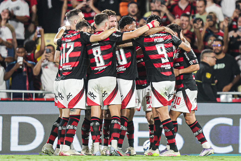 Flamengo atropela o Vitória e conquista a maior goleada do Brasileirão em pontos corridos ...